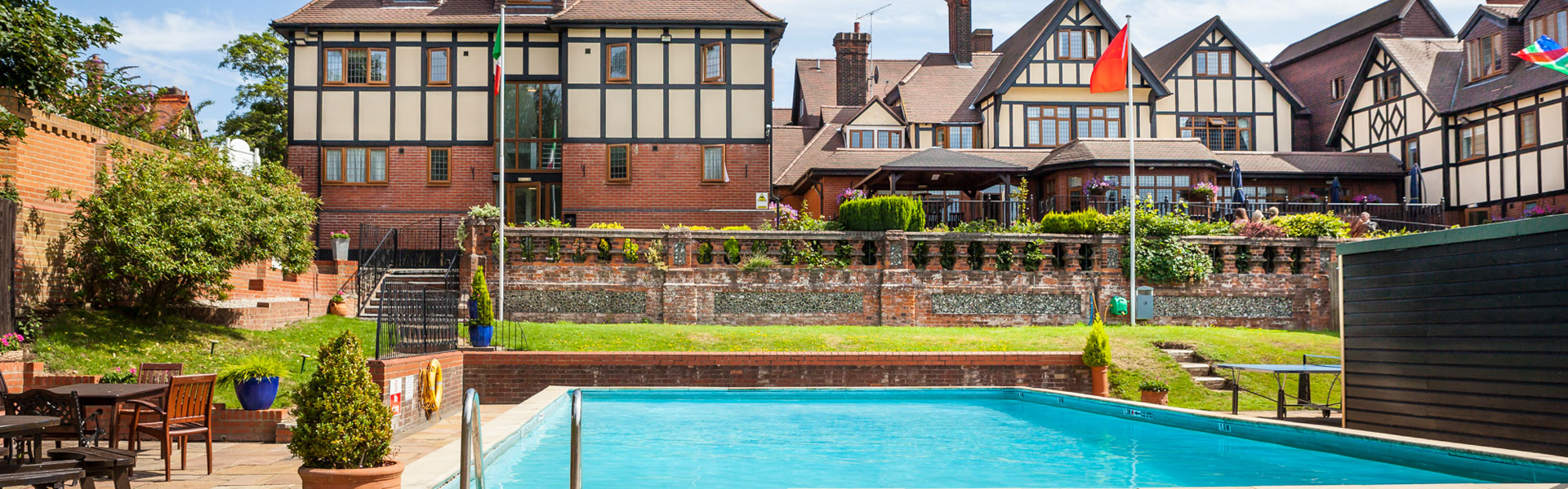 The Hotel - De Rougemont Manor